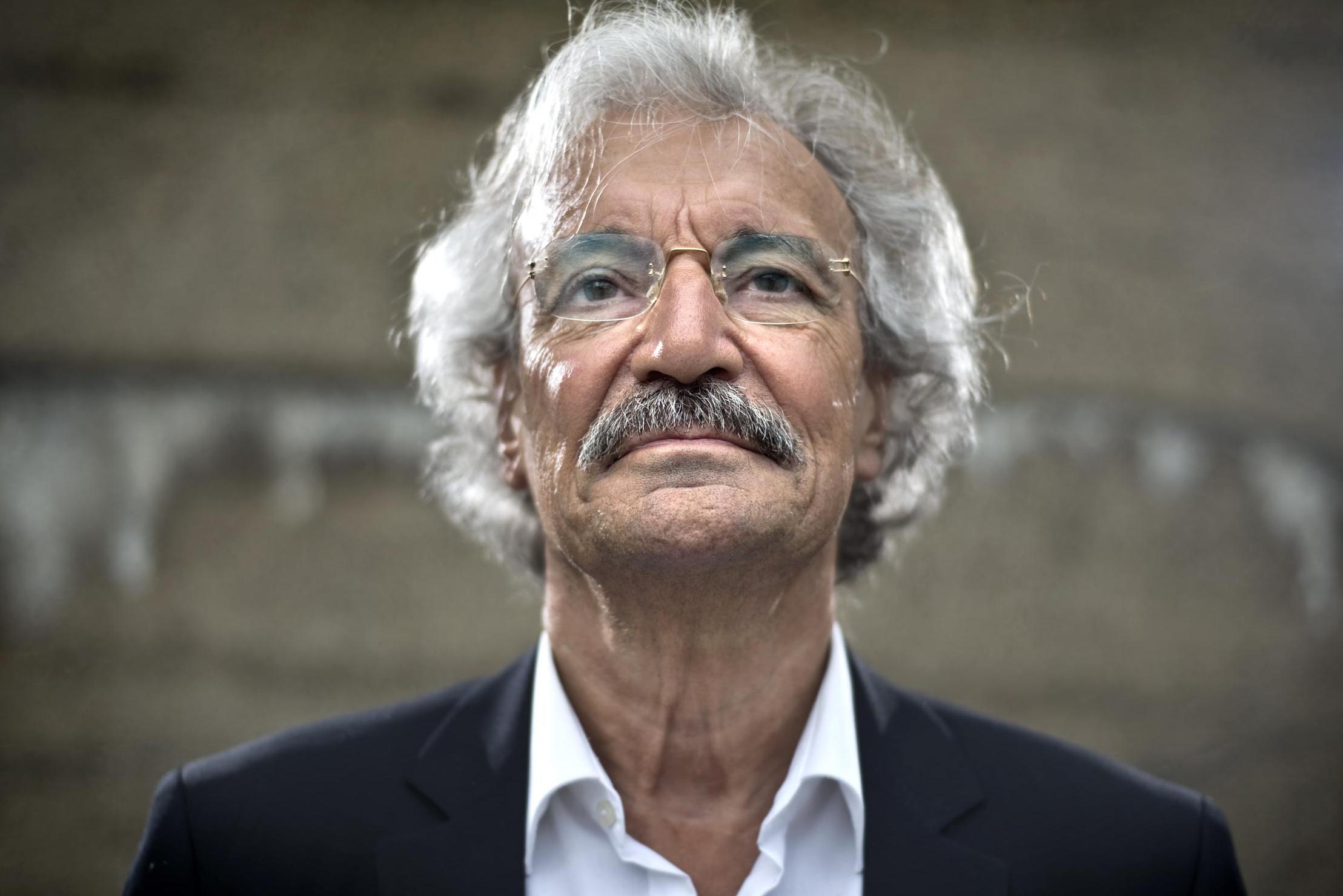 Intimi schetsen het portret van de legendarische Humo-hoofdredacteur Guy Mortier (80): “Zijn ...